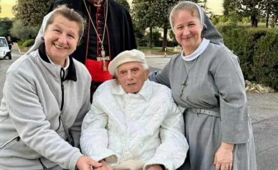 Esta é a foto mais recente de Bento XVI no Vaticano